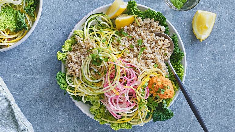 Korngryn med svarvade grönsaker och paprikahummus | GoGreen