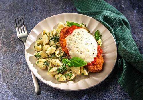 Crispy Fillet gratinerad med tomatsås och mozzarella samt ...